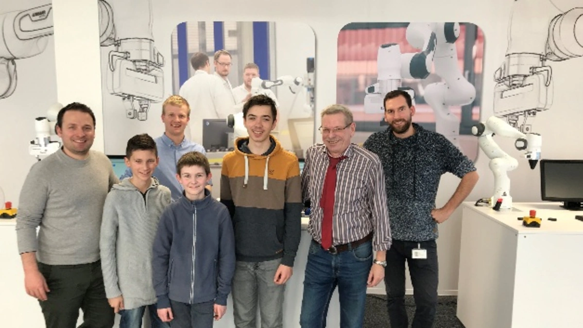 Schüler programmieren Panda-Roboter - Halbleiter - Elektroniknet