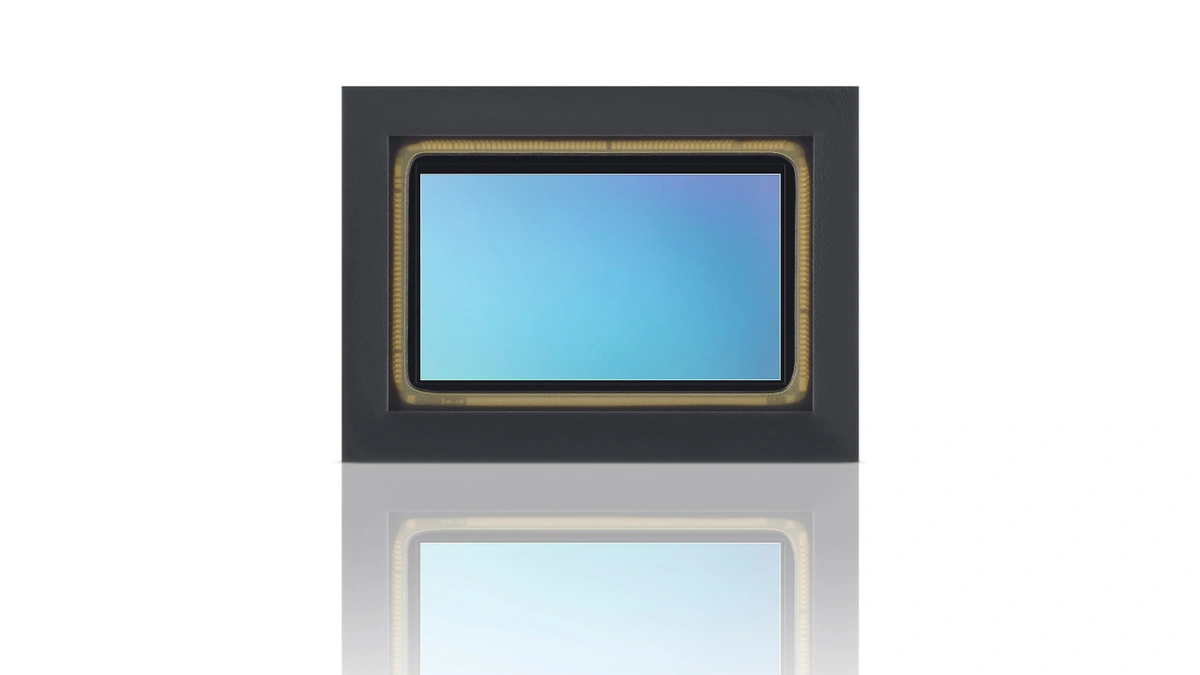 CMOS image sensor processes RAW and YUV images simultaneously ...